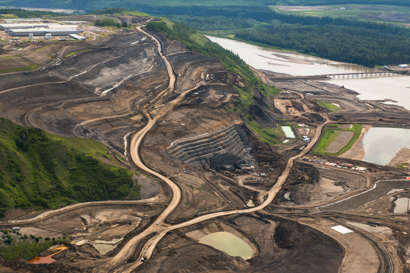 Peace Canyon dam at risk of failure from fracking-induced earthquakes ...